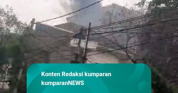Kebakaran Landa Rumah di Tanjung Duren, Jakbar, 10 Unit Damkar Dikerahkan | kumparan.com